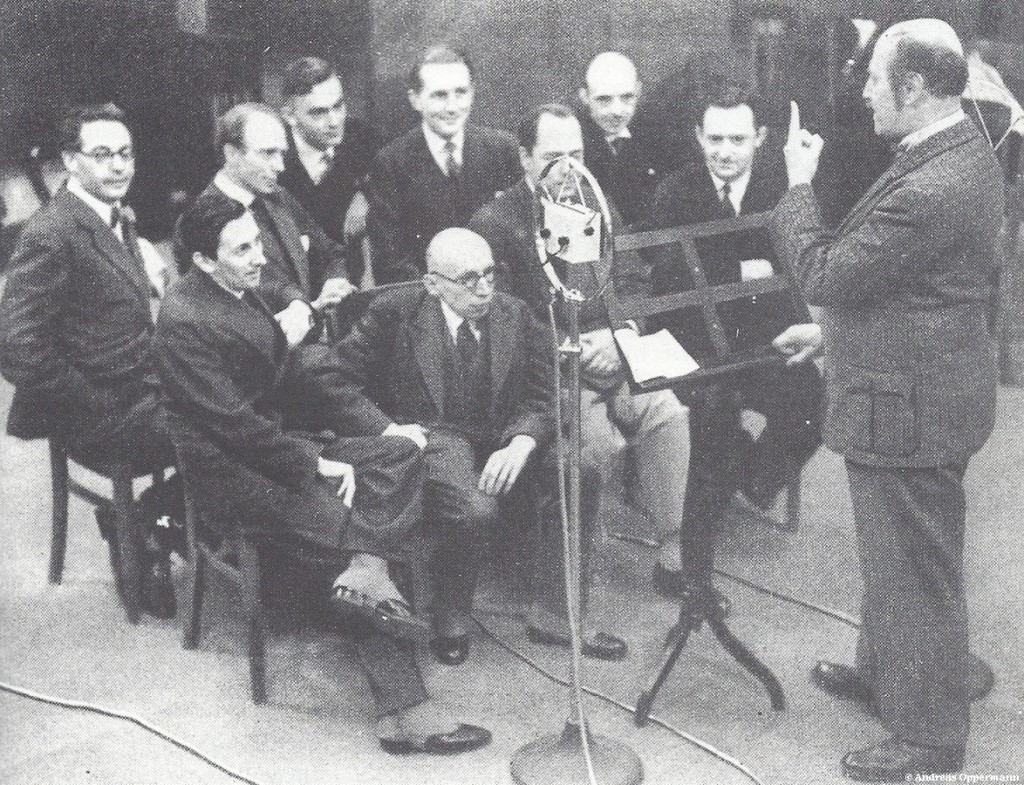 Walter Mehring sitzt vor Alfred Kerr auf der Schulbank - Walter Mehring